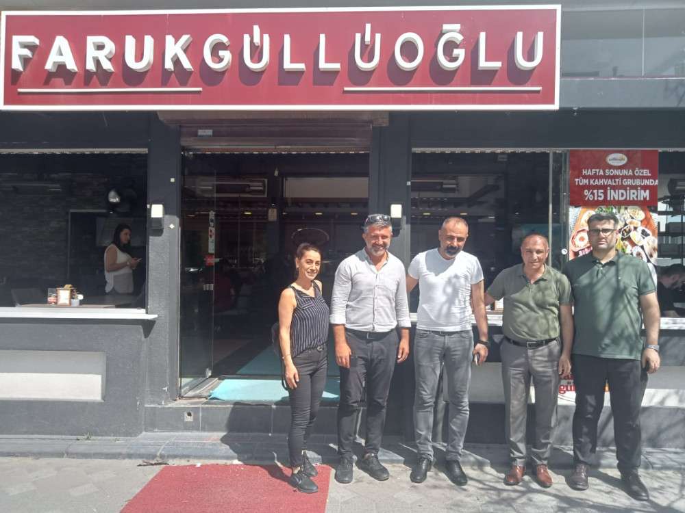 Ümit Medya’ dan Gebze Faruk Güllüoğlu Baklava Cafe Restoran sahibi Oktay Torun’ u ziyaret etti.
